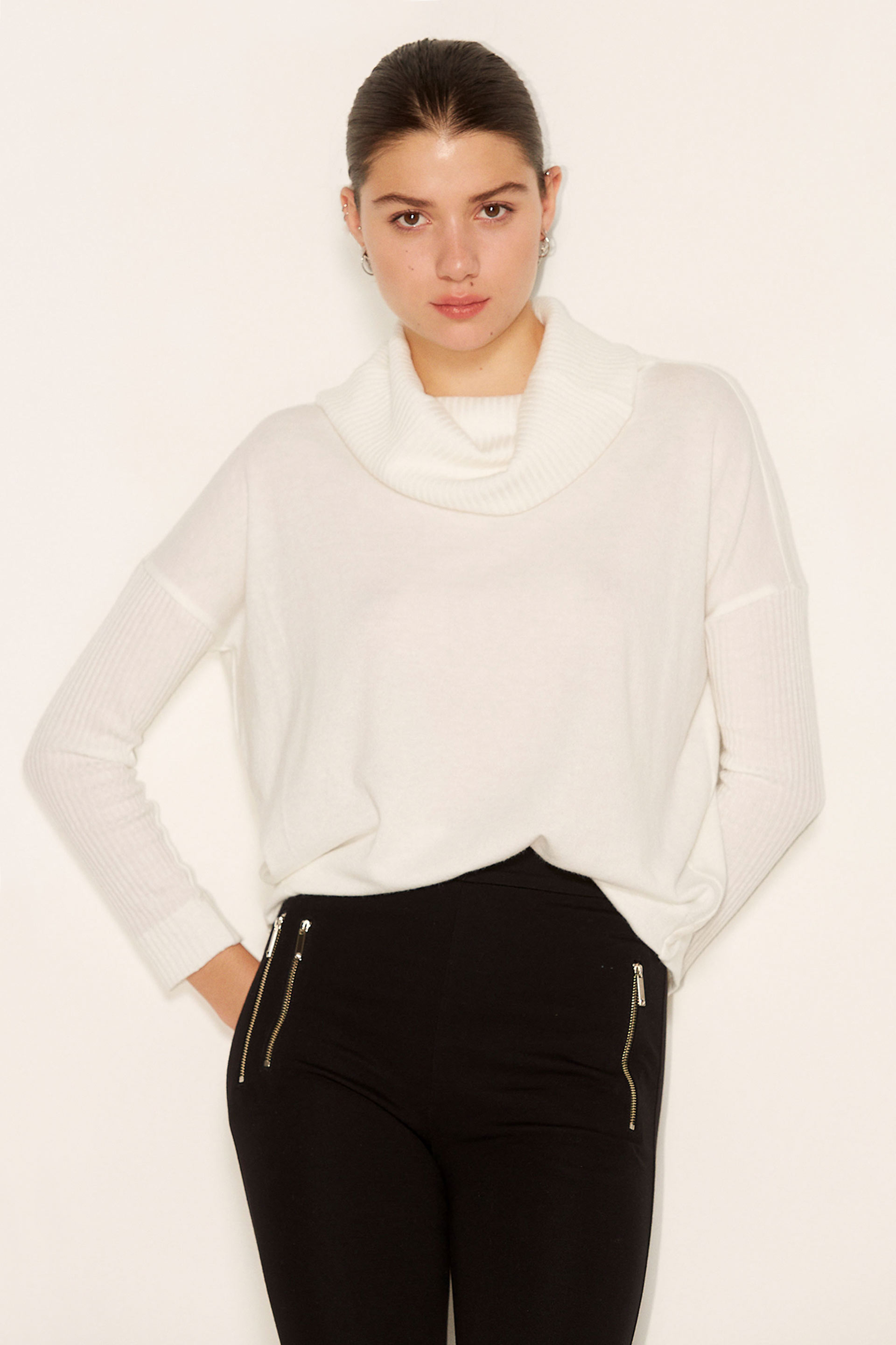 SWEATER SERENITY | Markova